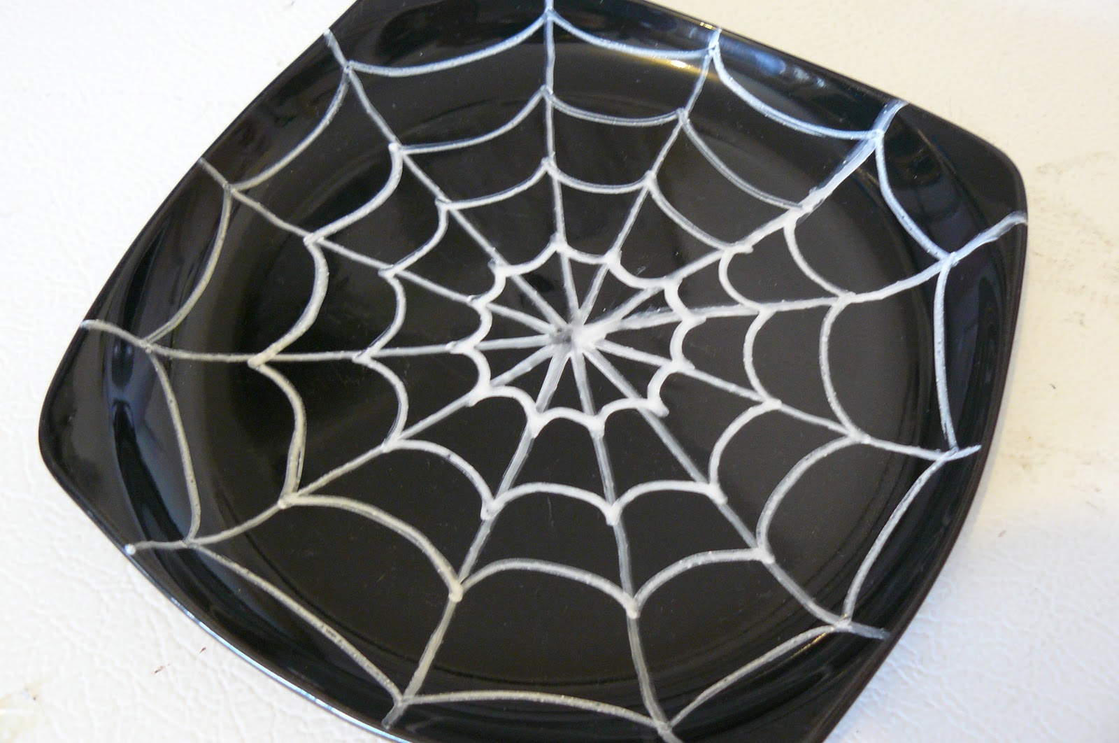 Small Fry & Co. : Spider Web Plates