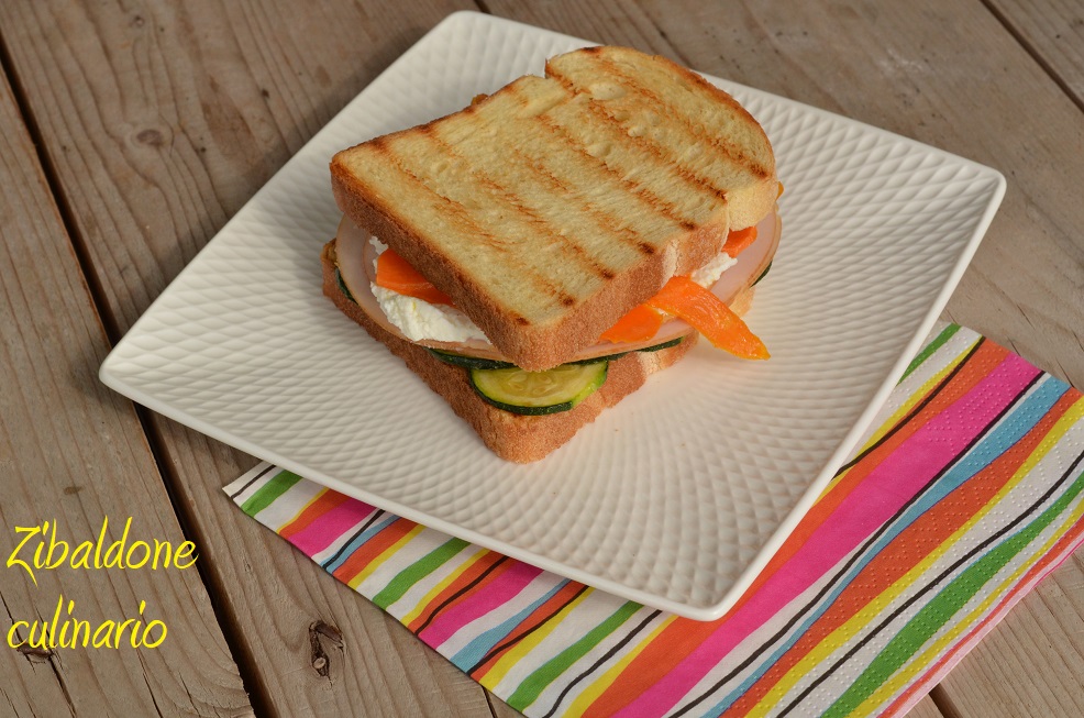 Zibaldone culinario: Toast con pollo, verdure e crema di ricotta