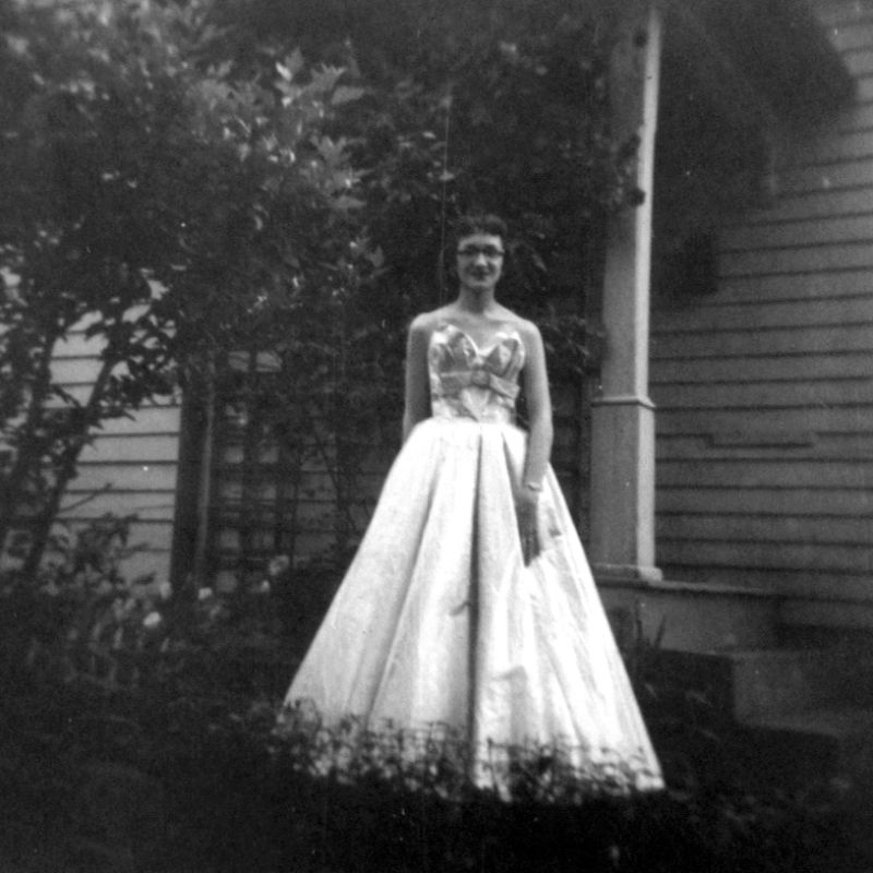 Glamorous Photos That Defined Prom Dresses Through the Years of the ...