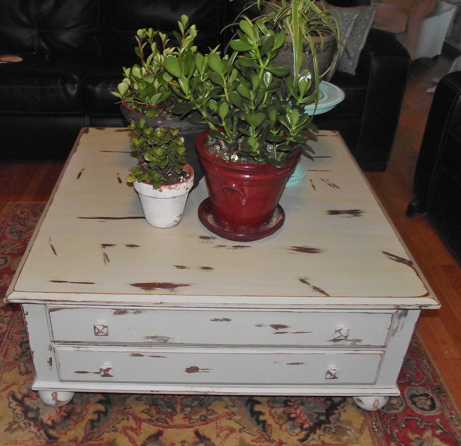 Serendipity Chic Design: Eclectic coffee table