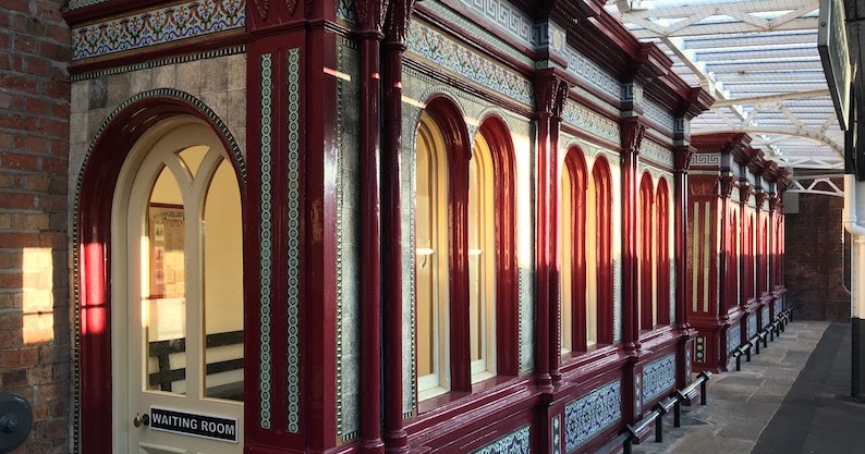 English Buildings: Worcester