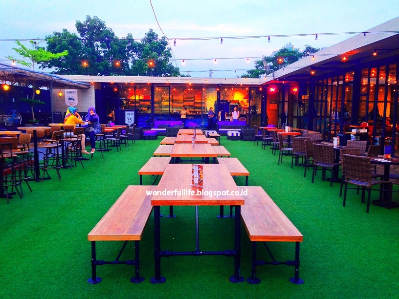 Level.02 Rooftop Bar - Tempat Nongkrong Yang Lagi Hits di Kota Medan ...