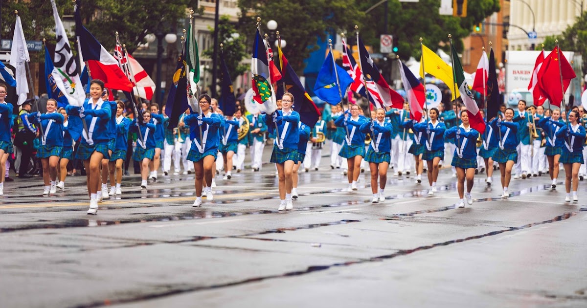 "March in step with" nghĩa là gì?