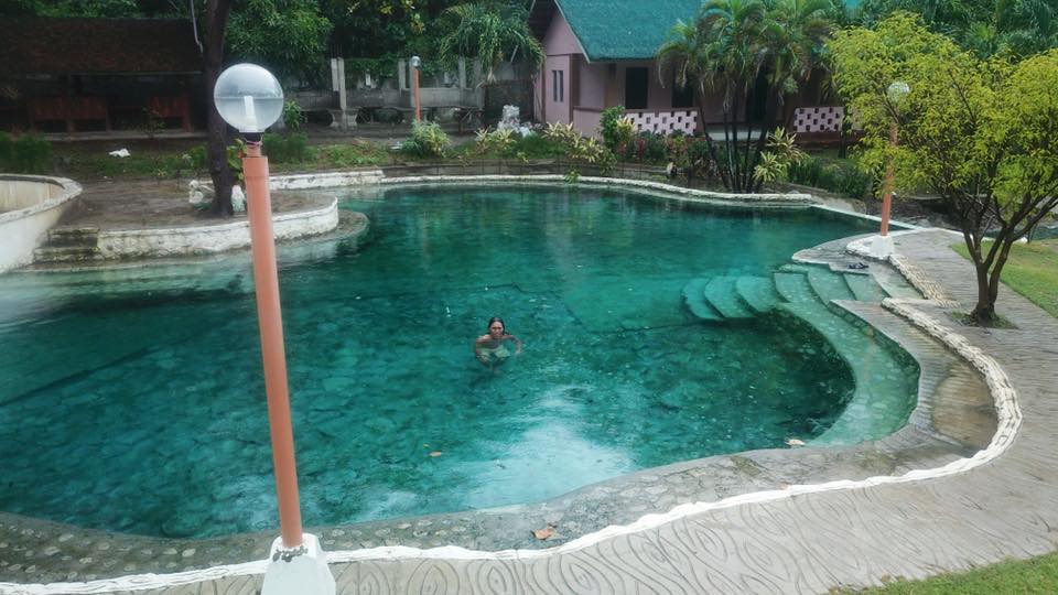 Becoming Filipino vlogger Kulas, enjoys Malbog Sulfuric Hot Spring in ...