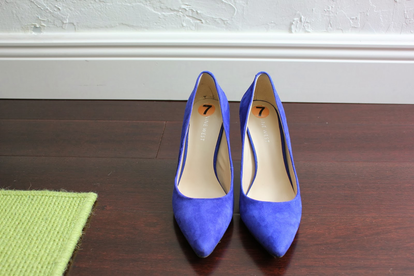 Happy Friday + Cobalt Blue Suede Pumps | Viva Fashion