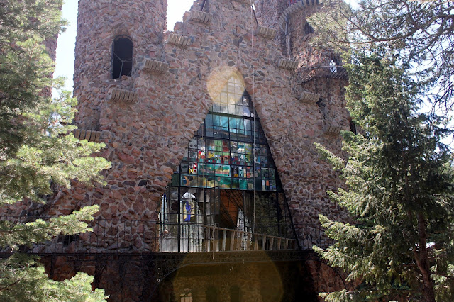 Parker's Barkers: Bishop's Castle