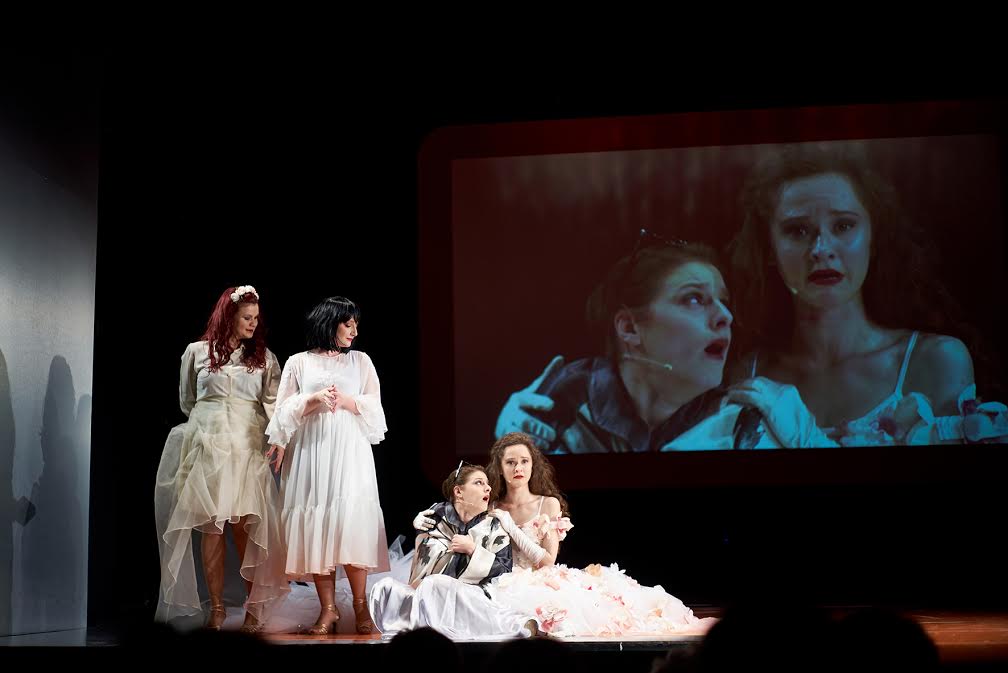 Spectator: “MULT ZGOMOT PENTRU NIMIC” – TEATRUL DE COMEDIE / Sala “Radu ...