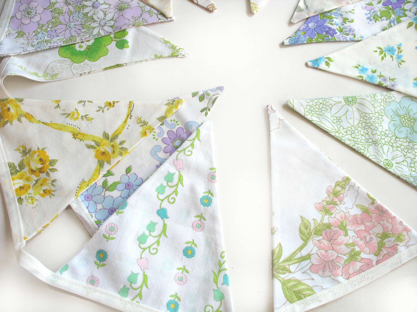 Merry-Go-Round Handmade: Vintage Retro Multi-Colour Floral Flag Bunting ...