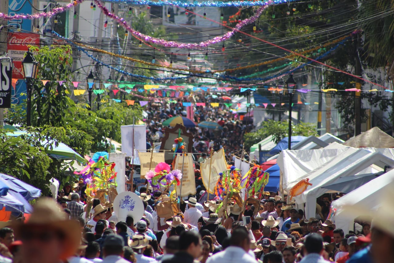 Más de 200 mil personas celebraron el Paseo del Pendón en Chilpancingo ...