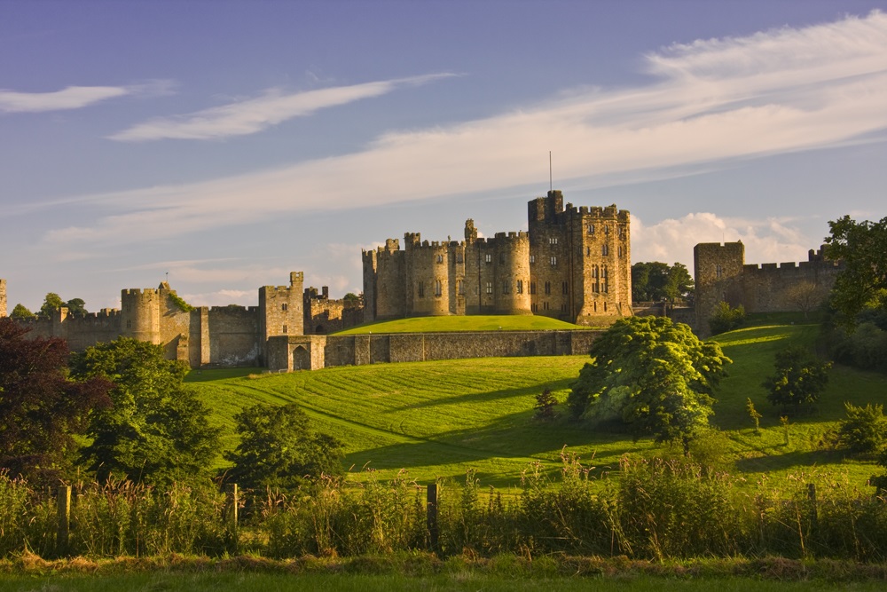 Alnwick Castle, Northumberland, England (with Map & Photos)