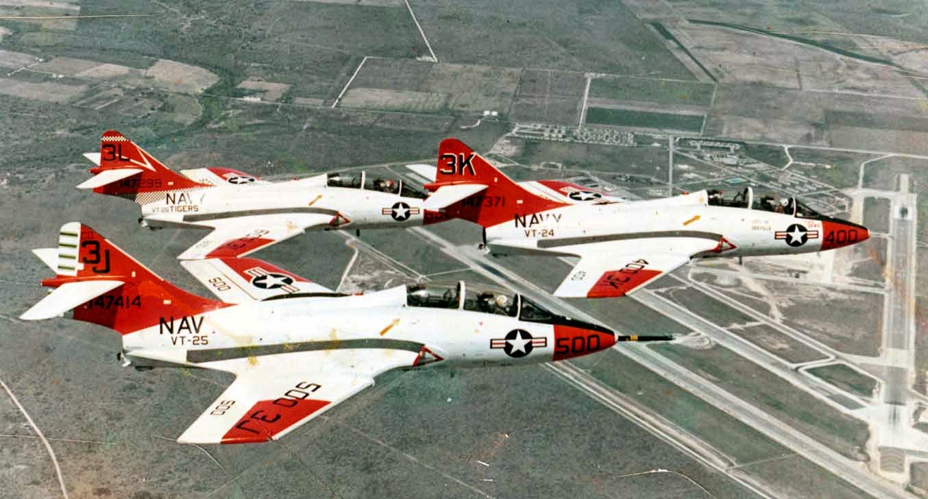 Blog de Aviones de Caza y Ataque: Grumman F-9F Cougar