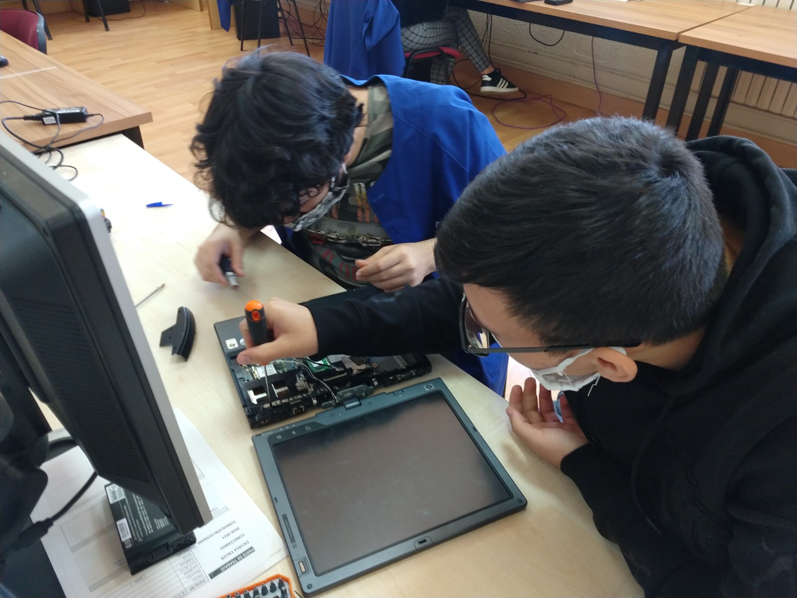 Escuela Taller Conectando: Revisión de tablets-portátiles