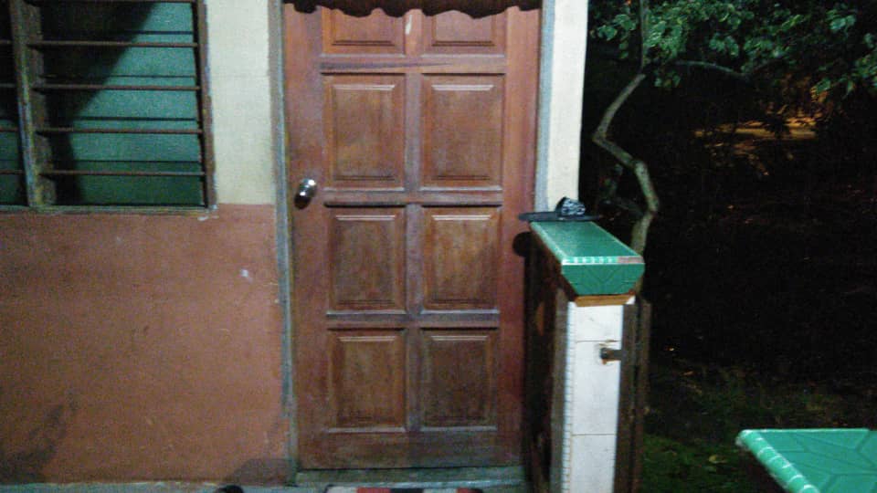 Bau Busuk Selepas Ketukan Pintu - Berita Terbaru