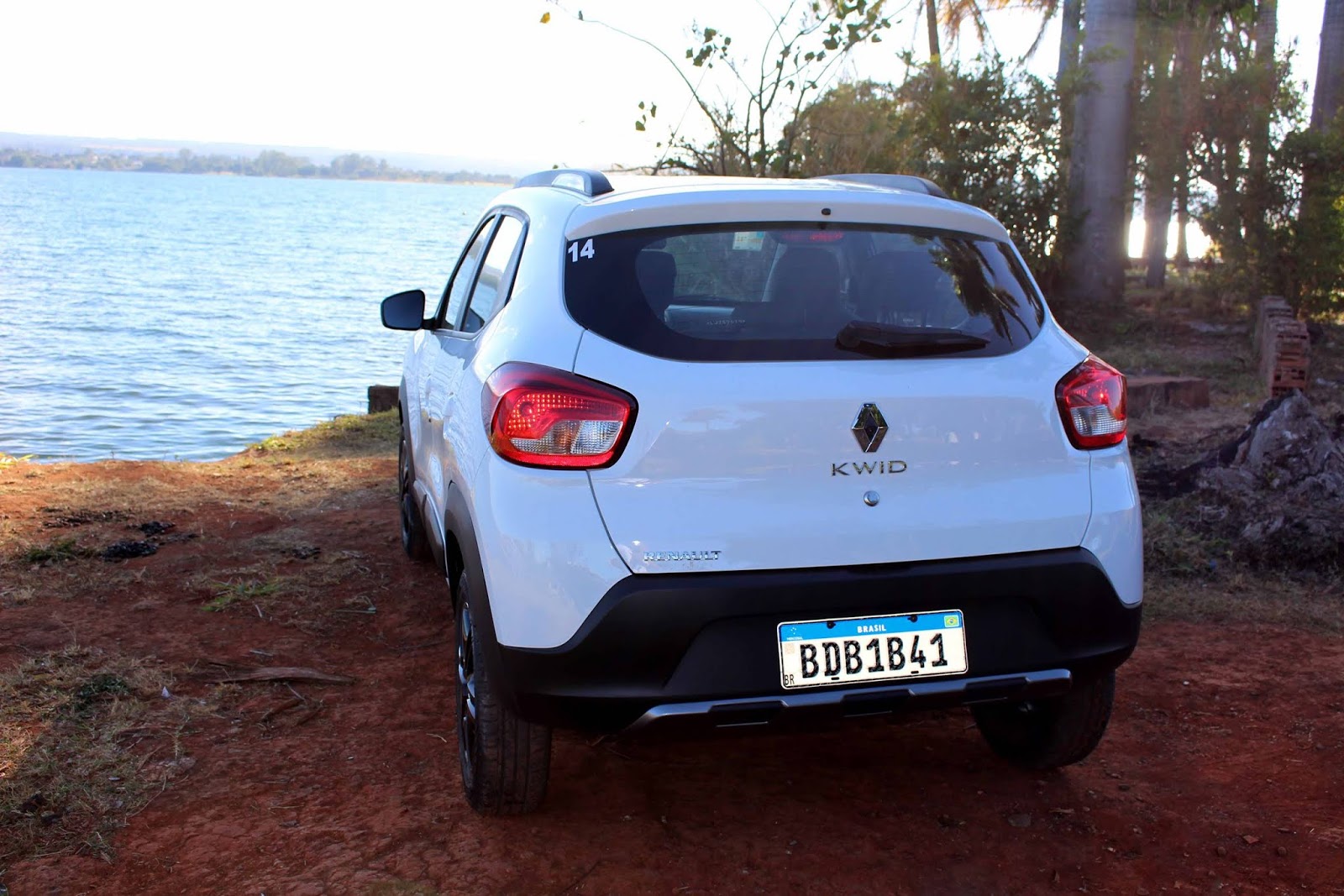 Avaliação: Renault Kwid Outsider 2020 - vídeo, preço, consumo e ...