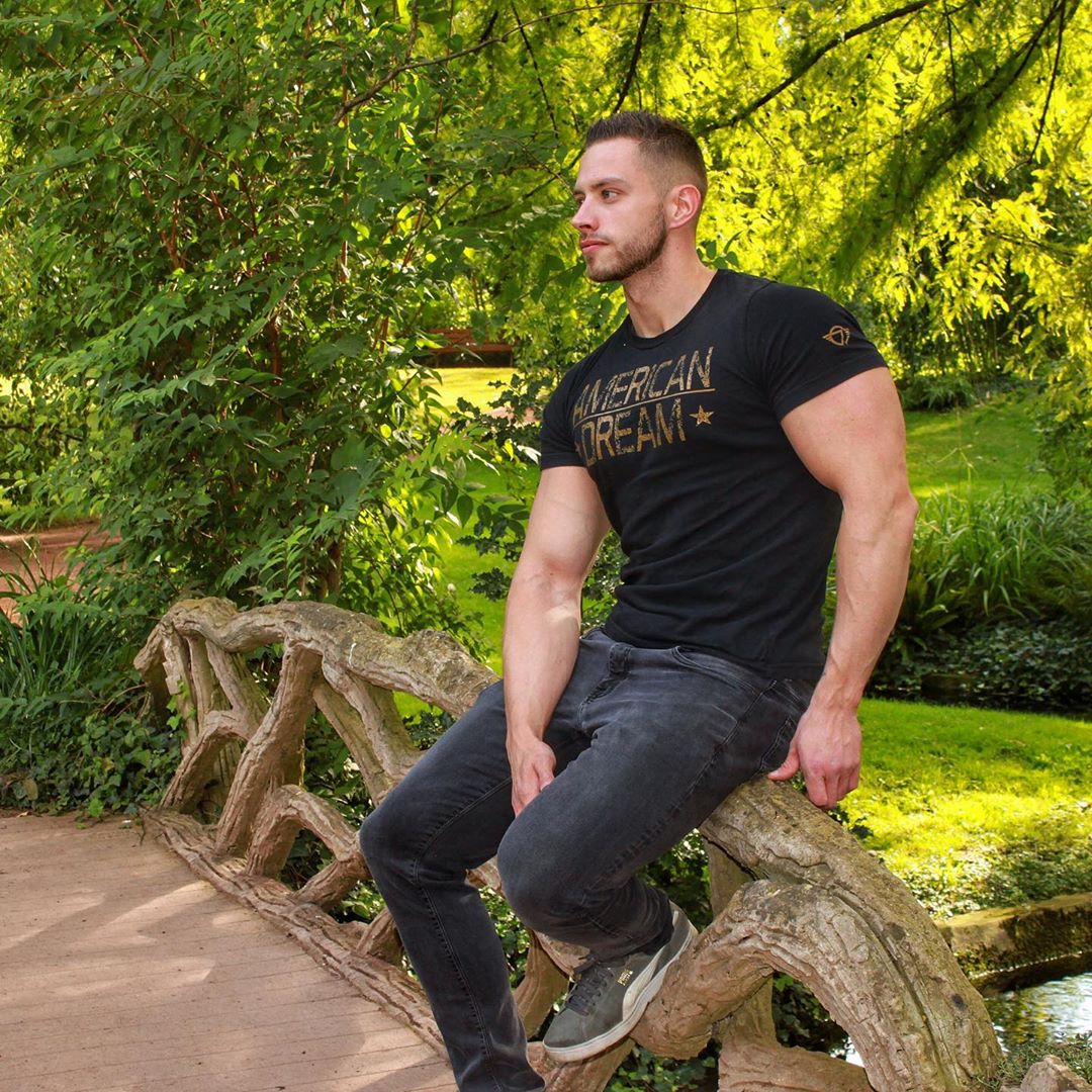 the beauty of male muscle: Gary