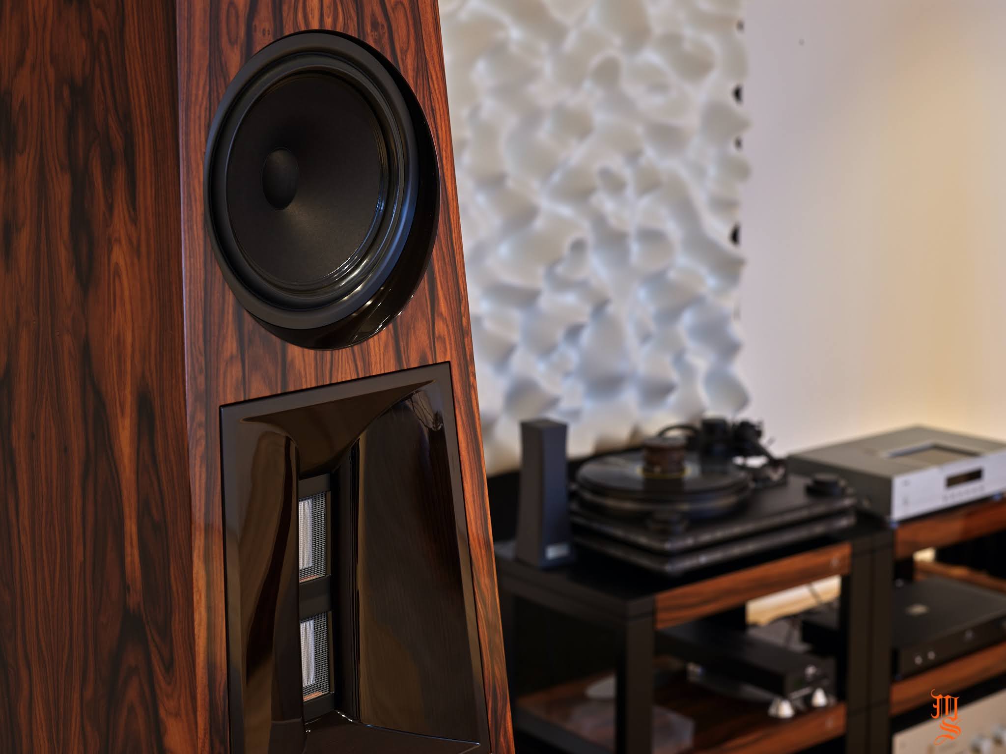 KAISER ACOUSTICS GRANDE PHOTOS – M & S | Ultimate High-Fidelity