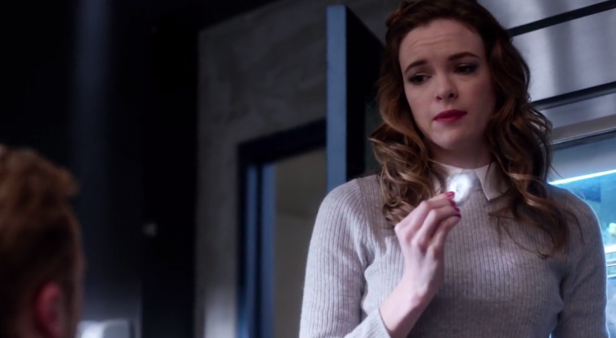 The Flash - The Wrath of Savitar - Review: "Good ideas lost in bad ...