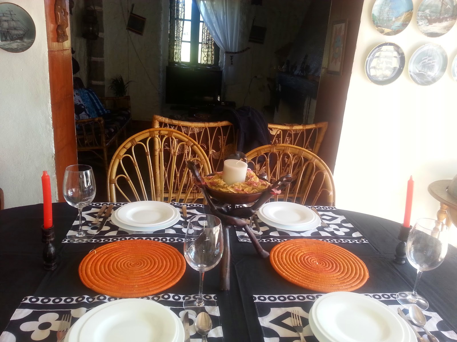 África de coração : Mesa com samakaka - pano típico de Angola