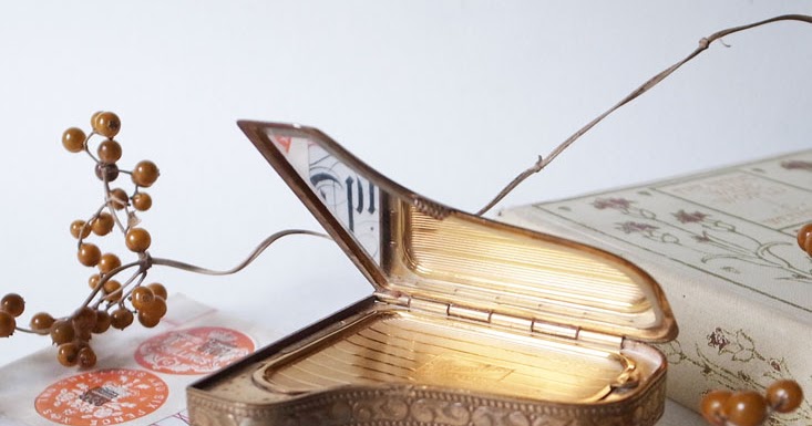 Reminiscence Antiques&Collectable: 掌上のソナタ / Vintage Piano Shape Powder ...