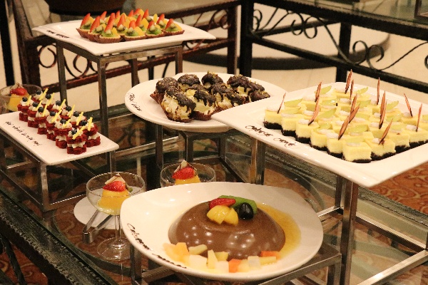 4 Tema Menu Popular di Buffet Dinner Restoran Royale Songket Grand ...