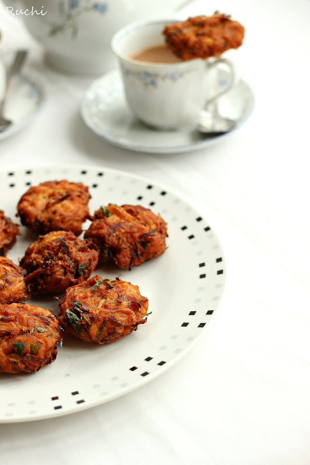 RUCHI: Onion Vada / Ulli vada
