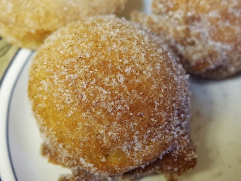 What's cookin', Mom?: Banana Beignets