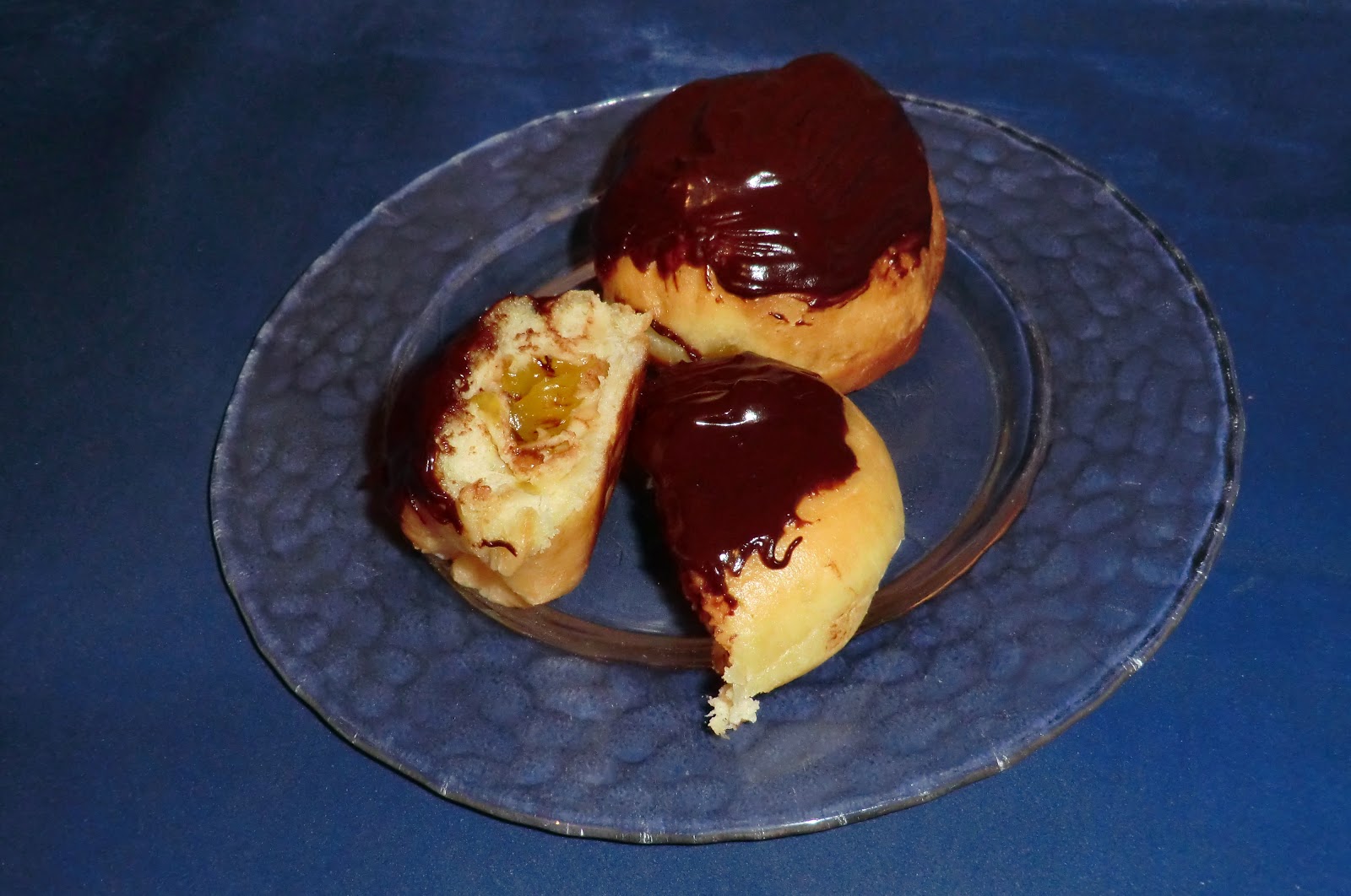 Mis dulces caprichitos : Bolas donuts rellenas de crema.