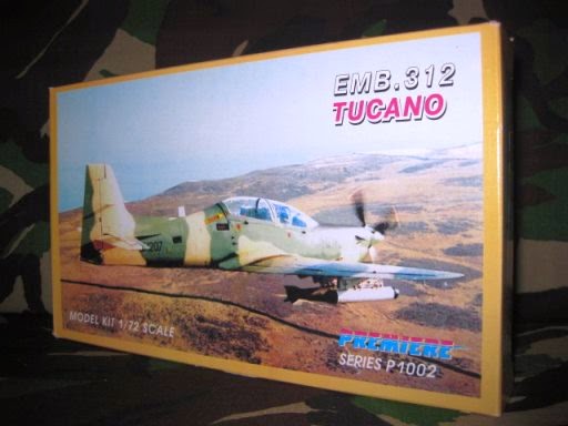 AIRPLANE SCALE MODELKIT: EMBRAER EMB-314 SUPER TUCANO