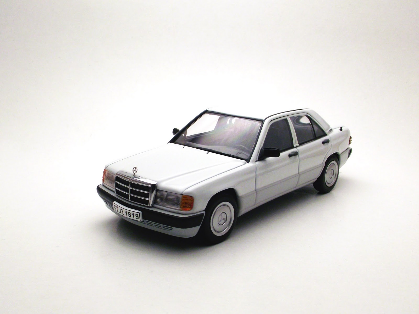 Diecast 1:43: Mercedes-Benz 190E 2.0 - 1:43 - Autoart