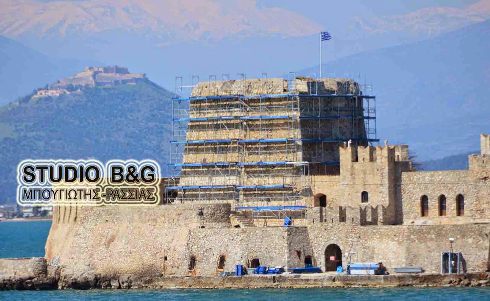 Φωτογραφία: "ΛΙΦΤΙΝΓΚ" ΣΤΗΝ ΚΑΣΤΡΟΝΗΣΙΔΑ ΜΠΟΥΡΤΖΙ ΣΤΟ ΝΑΥΠΛΙΟ.