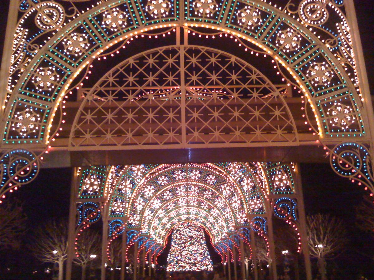 Disney Avenue: Remembering Epcot's Lights of Winter Holiday Display