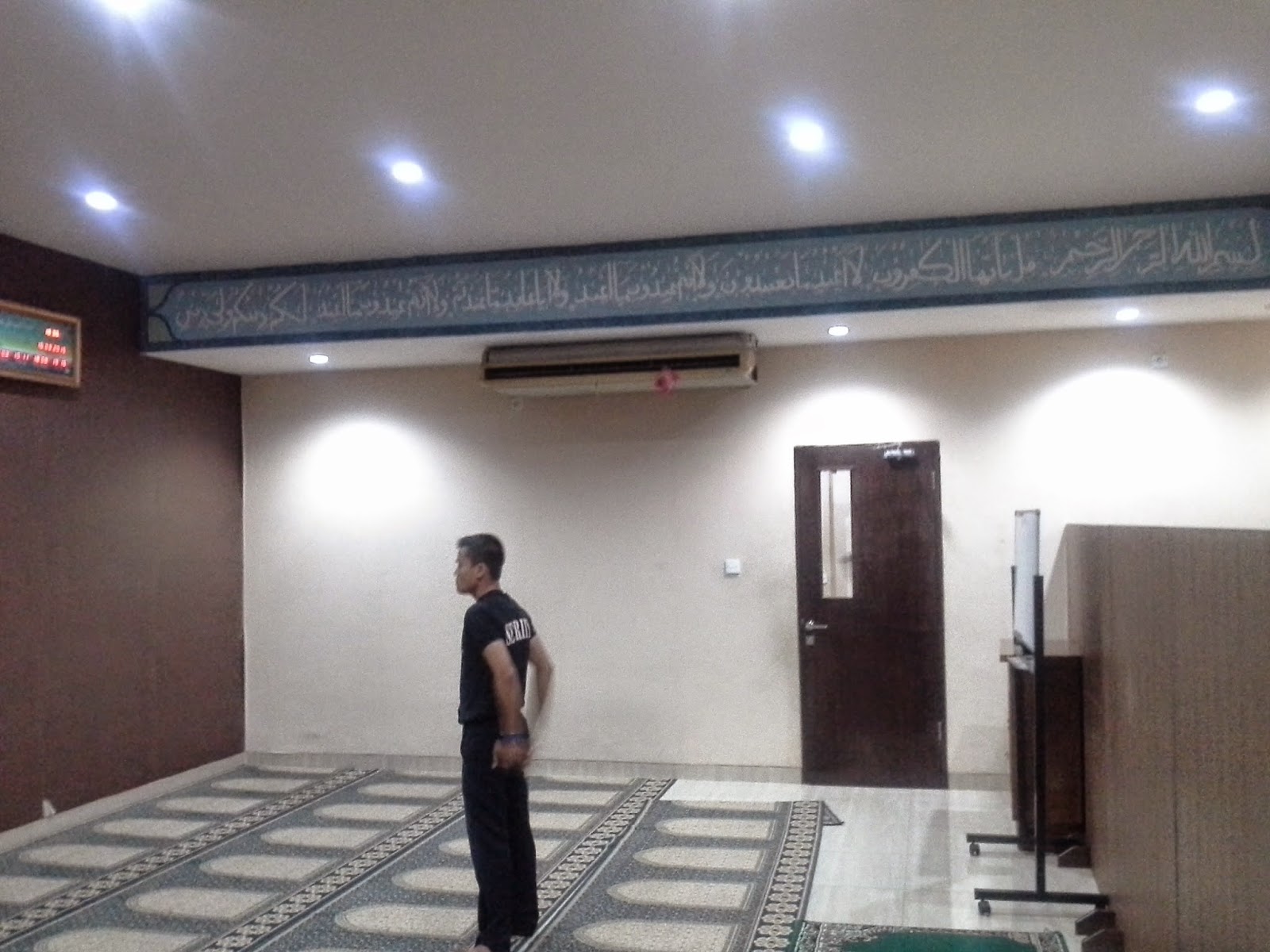 Shalat Di Mana ?: Fenomena AC Masjid