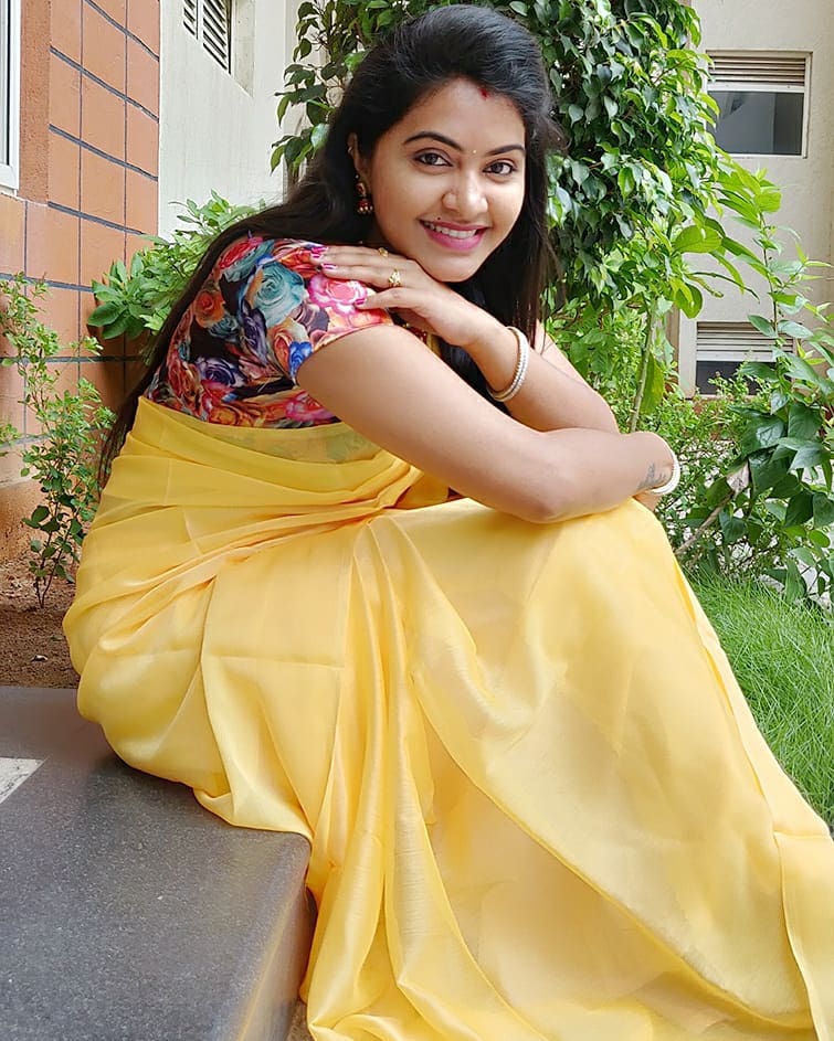 NAKARAJAN: RACHITA MAHALAKSHMI ,TV ACTRESS BORN 1990 APRIL 24