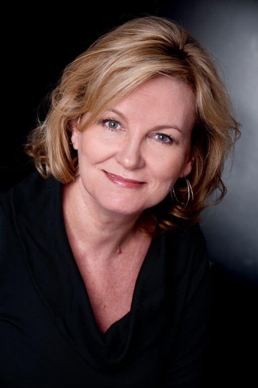 artSMart: CURTAIN UP!