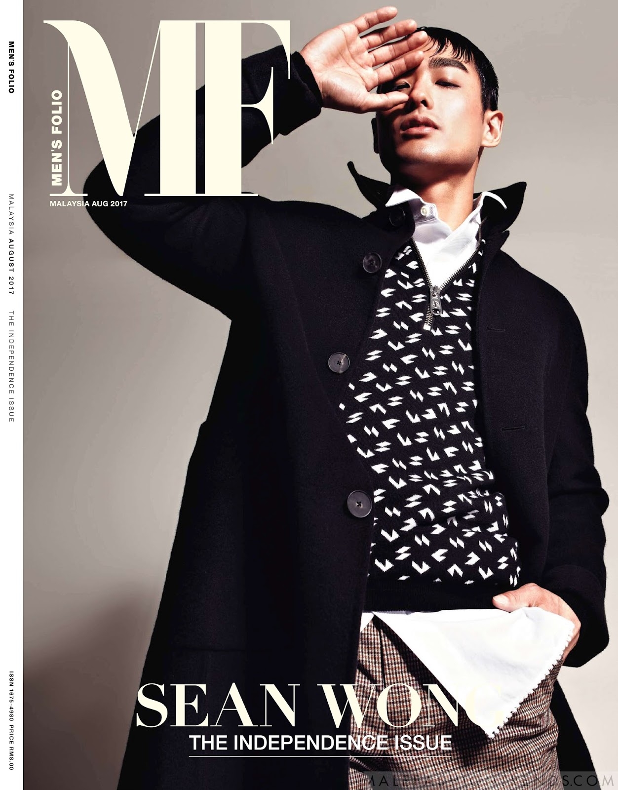 Sean Wong se viste en eclécticos prints para Men's Folio Malasia