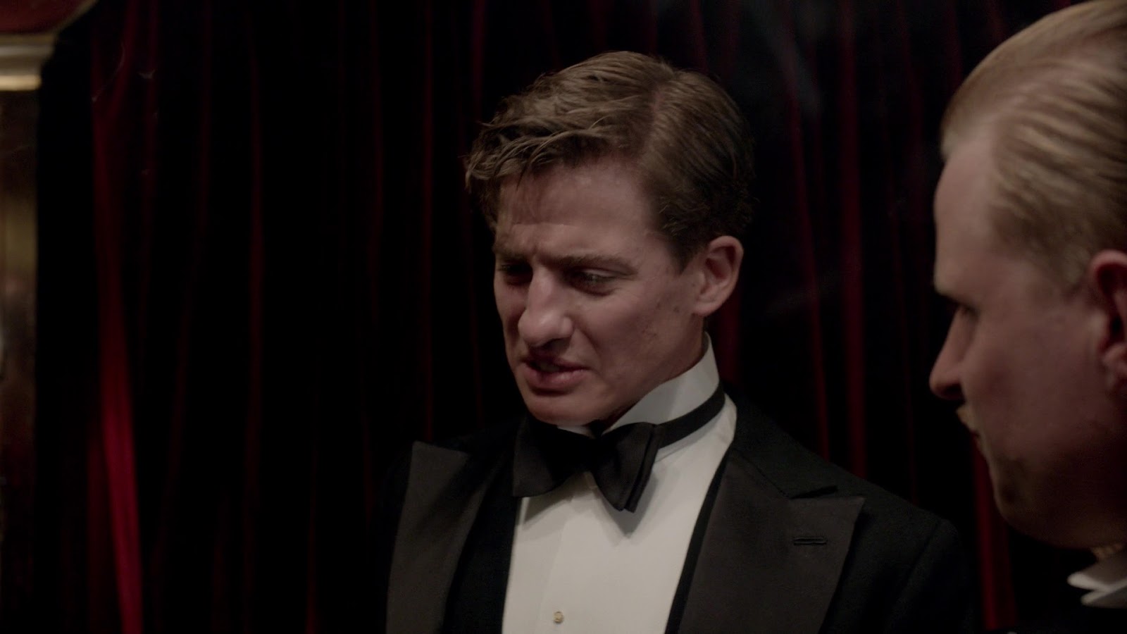 ausCAPS: Matt Barber shirtless in Downton Abbey 5-08 "Episode 8"