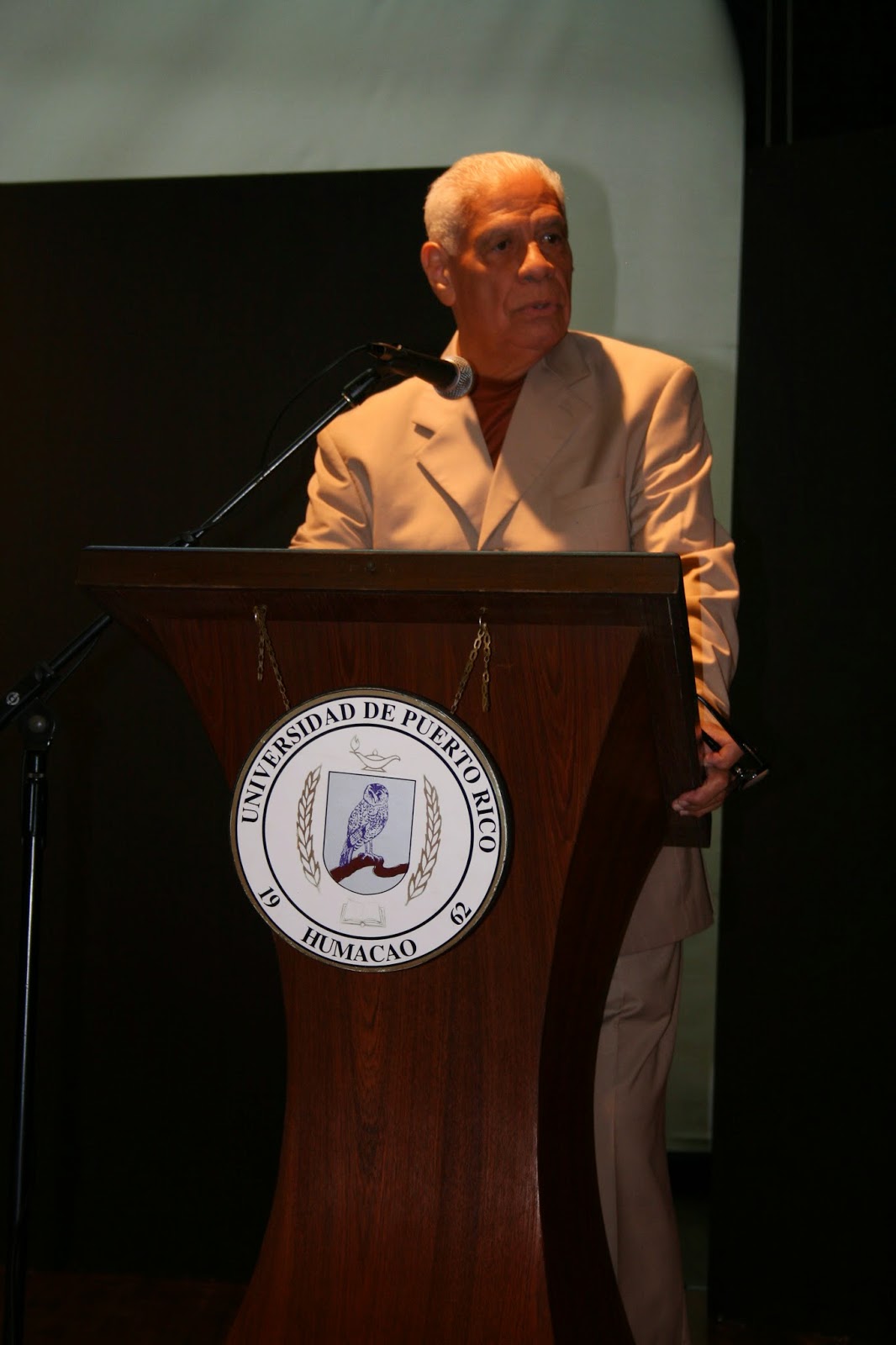 Luis Rafael Sanchez inaugura la Sala que Albergará su Colección Personal.