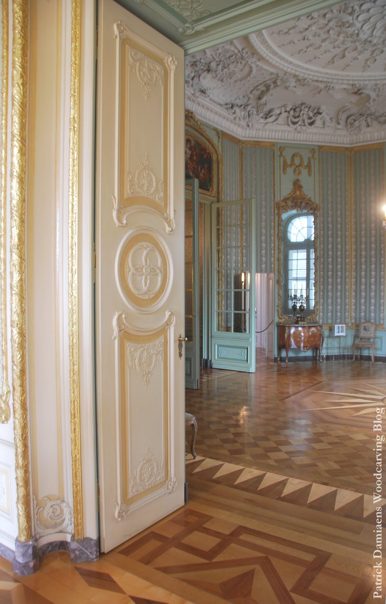 ORNAMENTAL WOODCARVER Patrick Damiaens: SCHLOSS BENRATH | Castle in ...