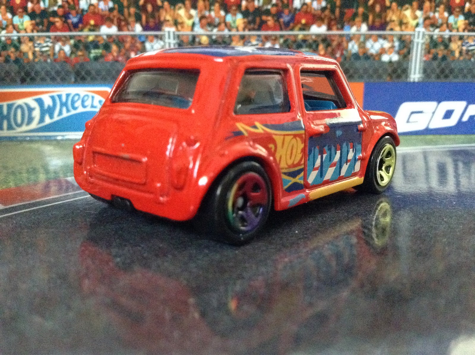 JULIAN'S HOT WHEELS BLOG: Morris Mini (2016 HW Art Cars)