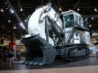 10 World's Largest Heavy Equipment | CranePedia