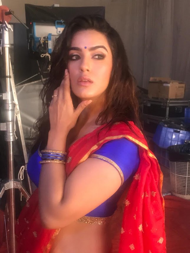 Kavya Thapar Stills At Kohinoor Ad Set South Indian Actress
