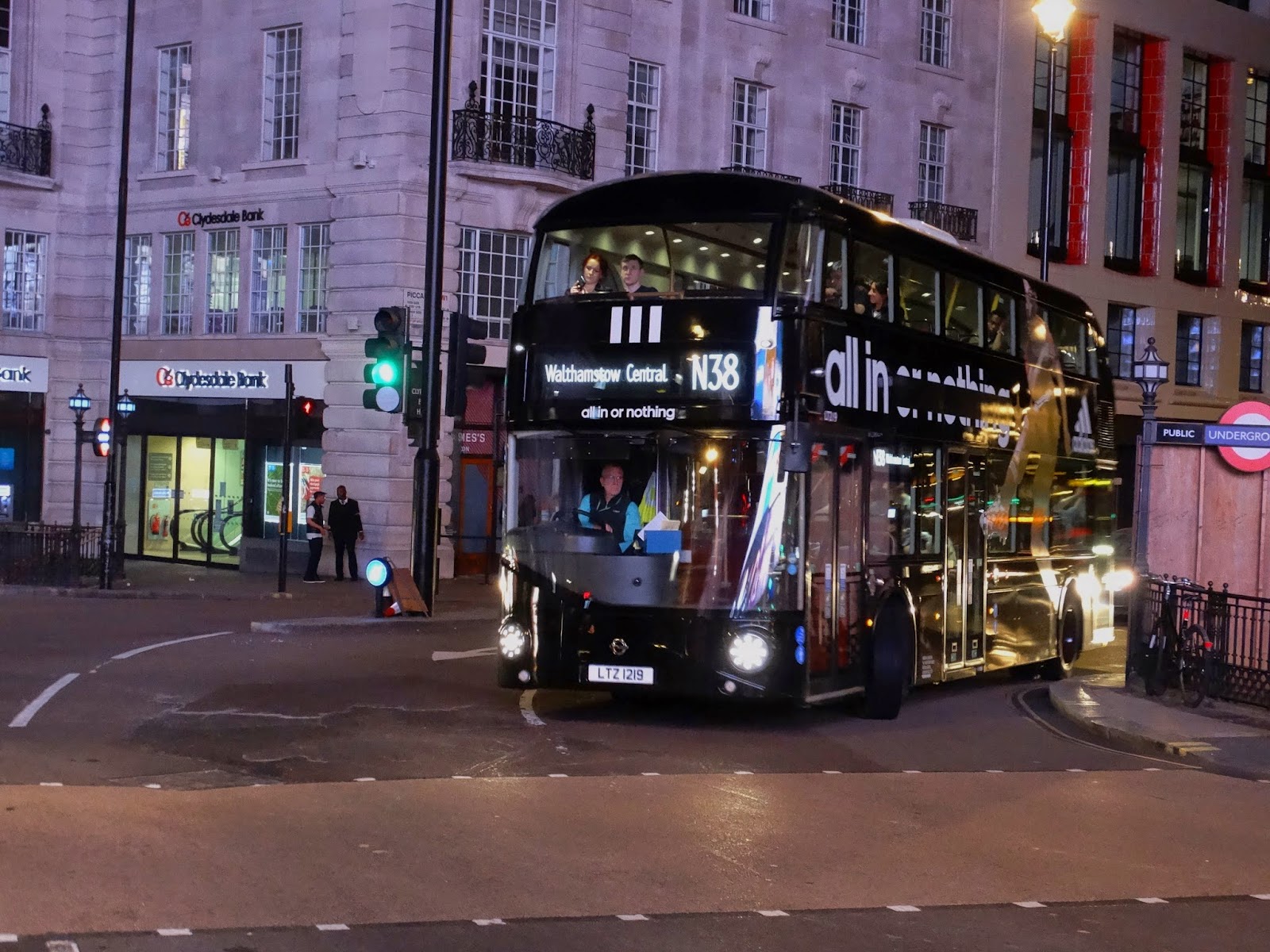 London Connected: Gallery: Routes N1-N551