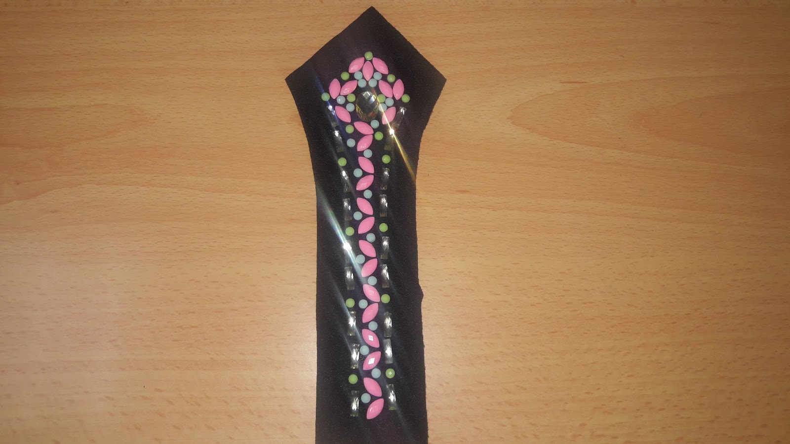 How we use the heat stud for garments embellishments.