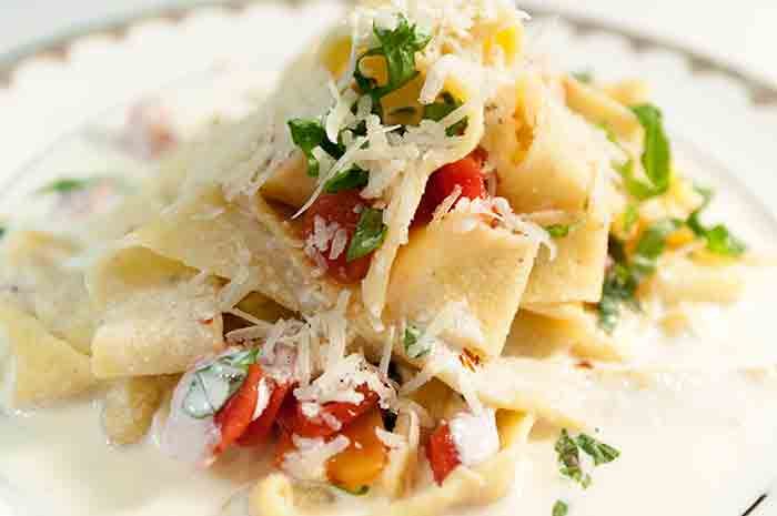 Things wot I Made Then Ate: Wide thick pasta, cream sauce