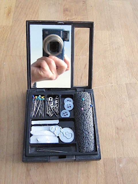 Sew Many Ways...: Thrifty Thursday...Recycled Make-Up Compact Sewing Kit