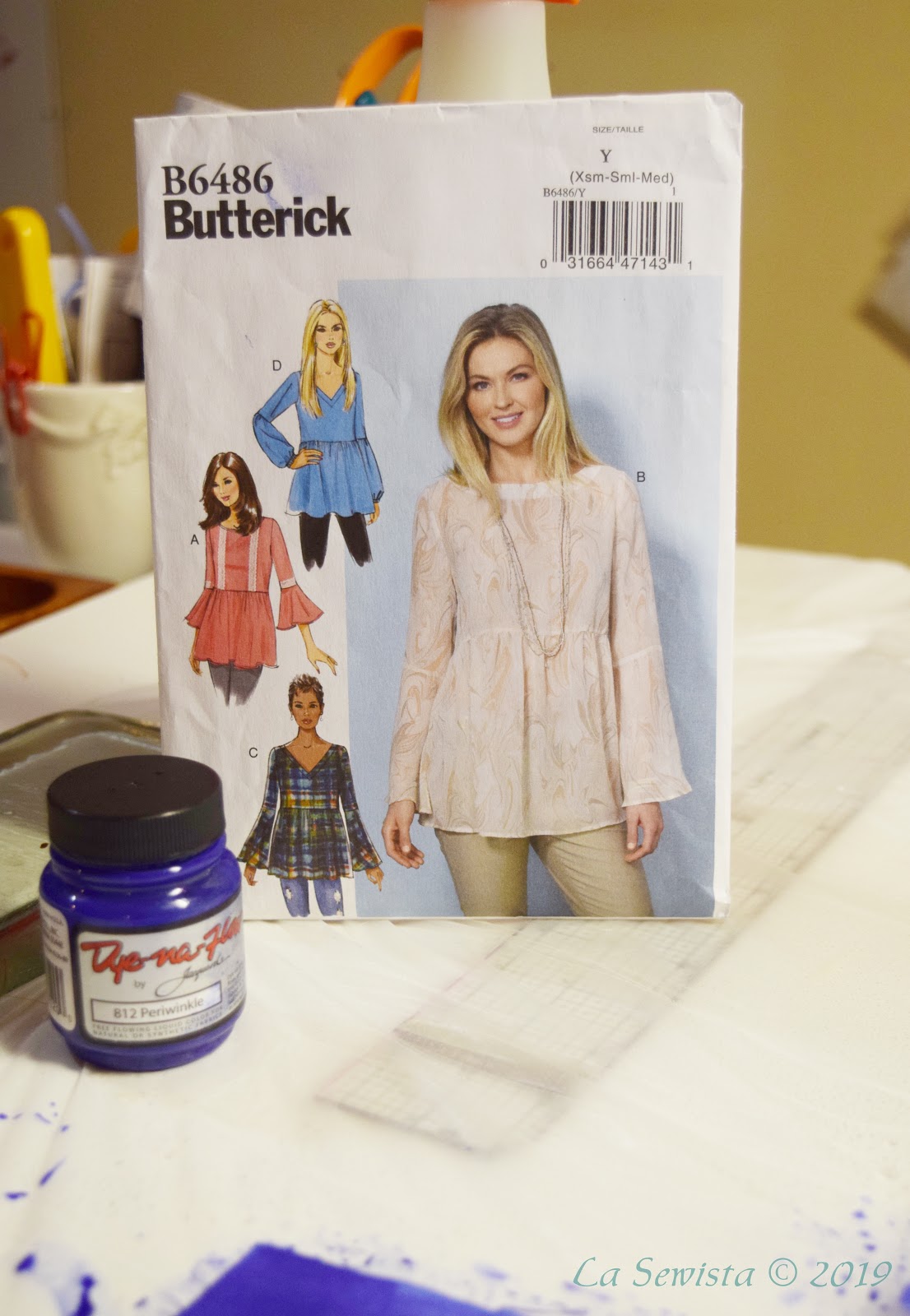 La Sewista!: A new top, Butterick 6486 and painted!