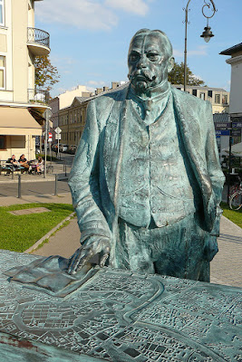 Statues Quo: Juliusz Leo