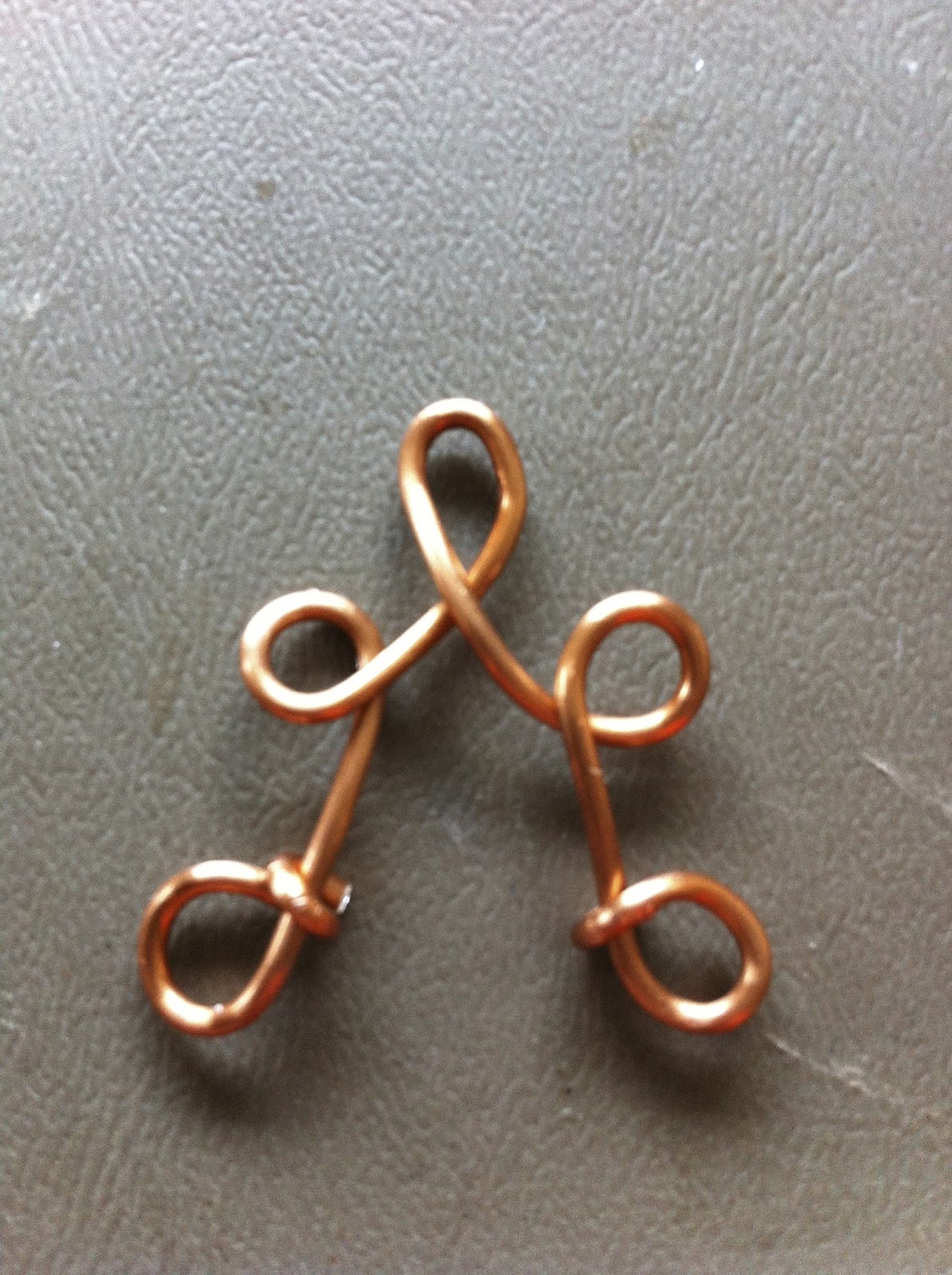 AptToCraft: Zig zags, twists and loops for wire jig earrings