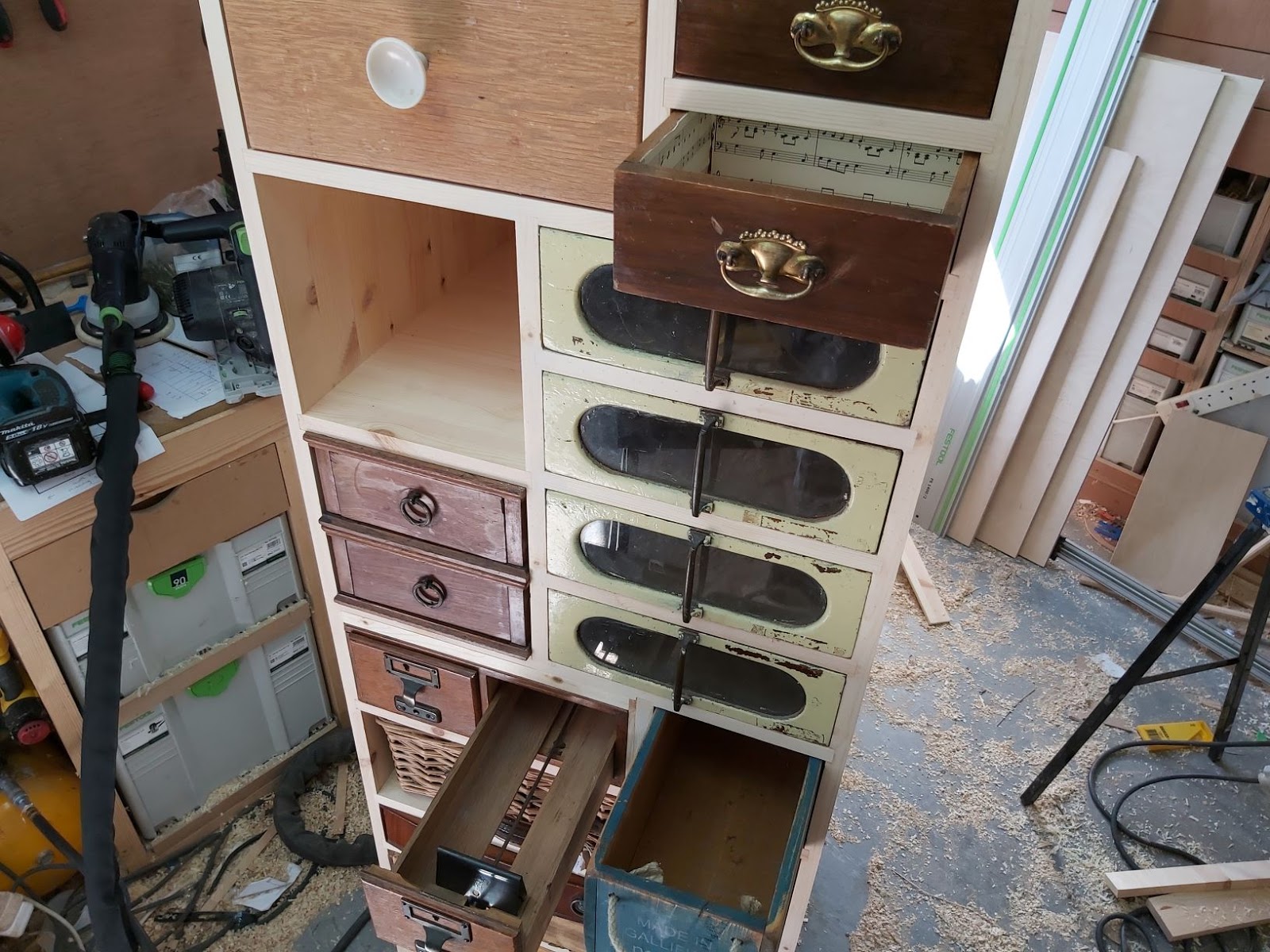 An English Homestead: Odd Drawer Unit
