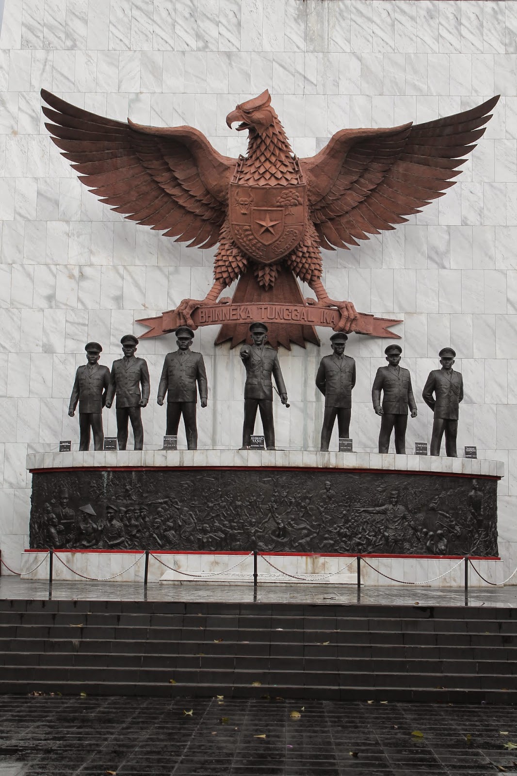 Amazing Blue: TRIP TO MONUMEN PANCASILA SAKTI